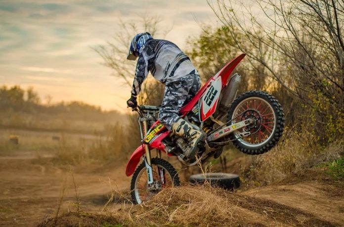 Tips Memilih Motor Trail Yang Harus Anda Pertimbangkan - Blog ruparupa