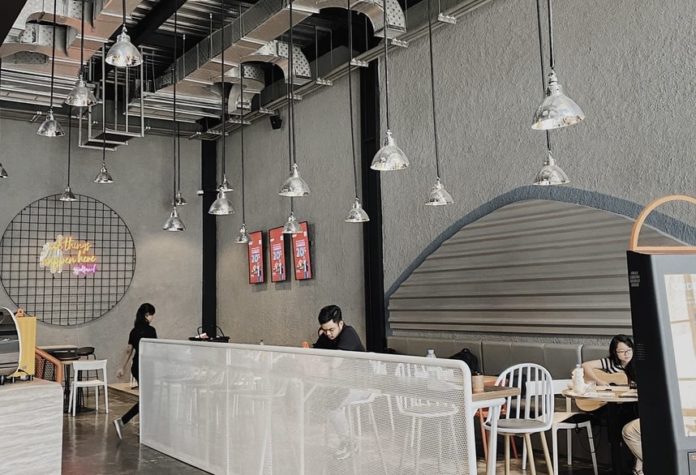 9 Inspirasi Lampu Gantung Cafe yang Estetik - Blog ruparupa