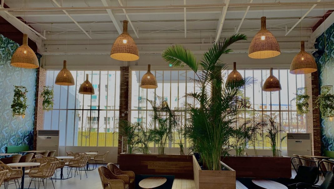 9 Inspirasi Lampu Gantung Cafe yang Estetik - Blog ruparupa