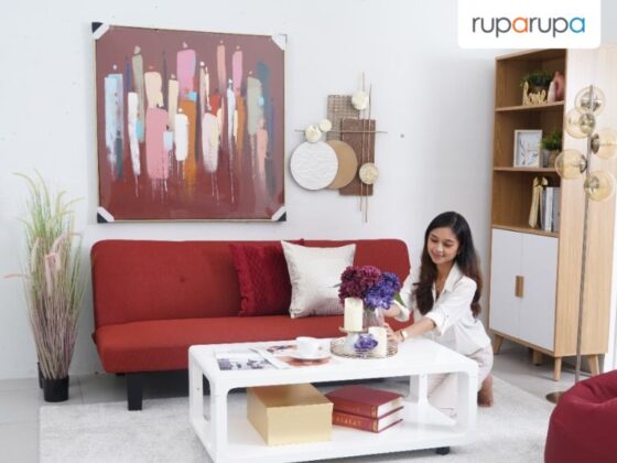 7 Tips Menciptakan Ruang Tamu Warna Merah Magenta - Blog ruparupa